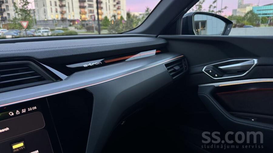 Melns Audi E-Tron 2020 Rīga, ar dzinēja tilpumu 0.00 L un nobraukumu 126 tūkst. km par 29900 €, foto 18 vietnē AUTOMOTO.COM.LV