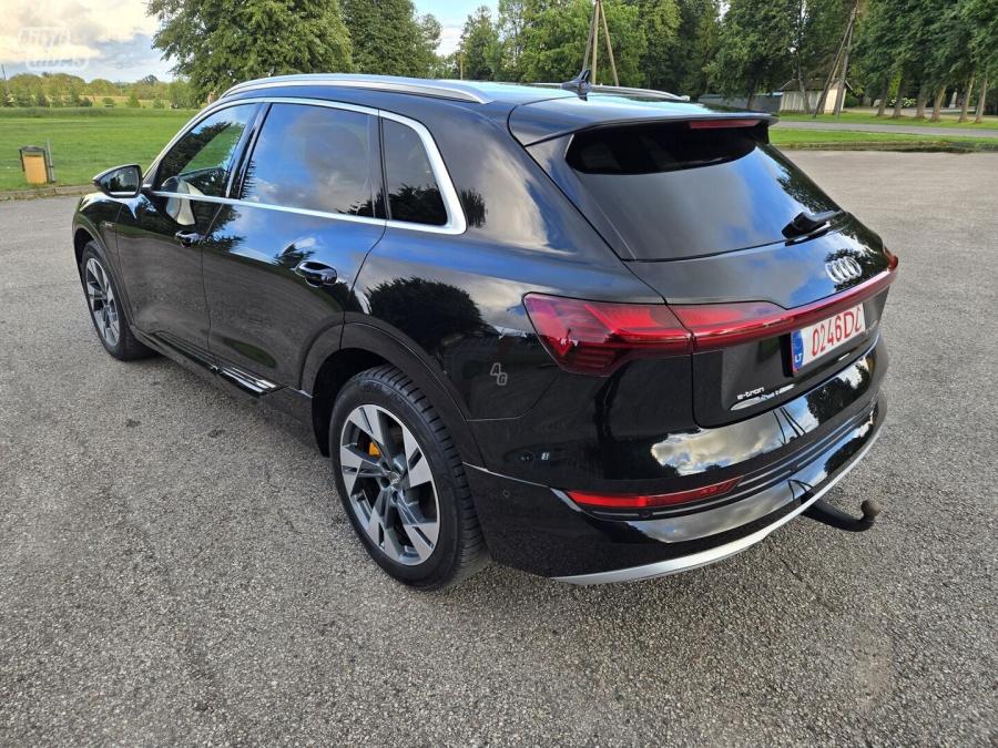 Черный Ауди E-Tron 2020 в Мариямполе, объемом двигателя 0.00 л и пробегом 76 тыс. км за 26999 €, фото 4 на AUTOMOTO.COM.LV