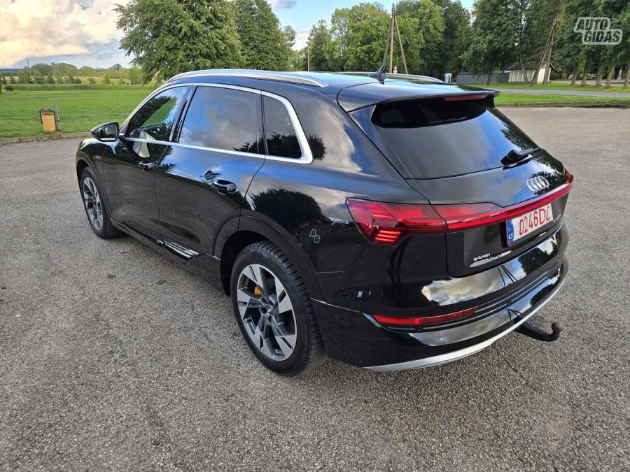 Черный Ауди E-Tron 2020 в Мариямполе, объемом двигателя 0.00 л и пробегом 76 тыс. км за 26999 €, фото 5 на AUTOMOTO.COM.LV