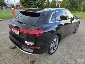 Черный Ауди E-Tron 2020 в Мариямполе, объемом двигателя 0.00 л и пробегом 76 тыс. км за 26999 €, фото 6 на AUTOMOTO.COM.LV