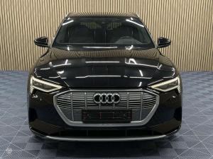 Черный Ауди E-Tron 2020 в Мариямполе, объемом двигателя 0.00 л и пробегом 76 тыс. км за 27000 €, фото 5 на AUTOMOTO.COM.LV