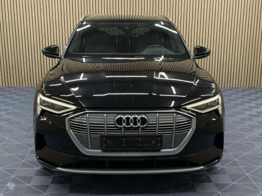 Черный Ауди E-Tron 2020 в Мариямполе, объемом двигателя 0.00 л и пробегом 76 тыс. км за 27000 €, фото 5 на AUTOMOTO.COM.LV