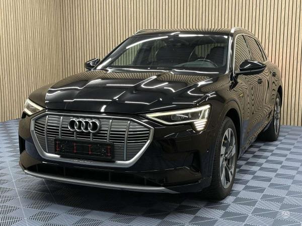 Black Audi E-Tron 2020 in Marijampole, with an engine capacity of 0.00 L and mileage of 76 thousand km for 27000 €, photo 5 on AUTOMOTO.COM.LV