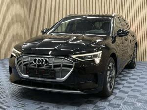 Черный Ауди E-Tron 2020 в Мариямполе, объемом двигателя 0.00 л и пробегом 76 тыс. км за 27000 €, фото 6 на AUTOMOTO.COM.LV