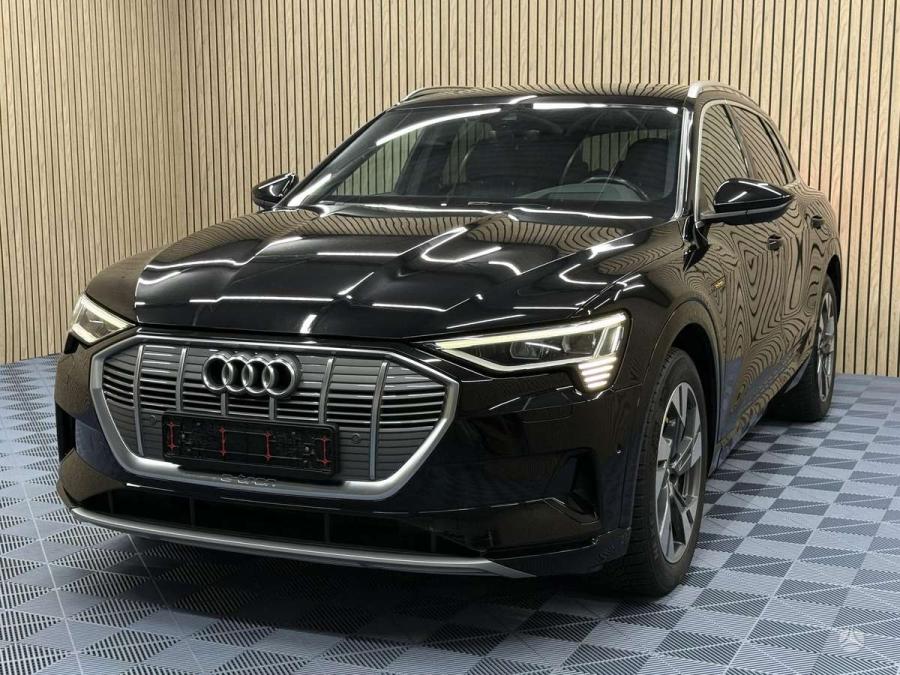 Черный Ауди E-Tron 2020 в Мариямполе, объемом двигателя 0.00 л и пробегом 76 тыс. км за 27000 €, фото 6 на AUTOMOTO.COM.LV