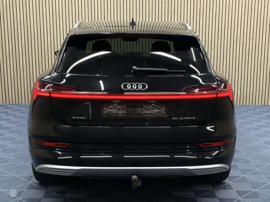 Черный Ауди E-Tron 2020 в Мариямполе, объемом двигателя 0.00 л и пробегом 76 тыс. км за 27000 €, фото 8 на AUTOMOTO.COM.LV