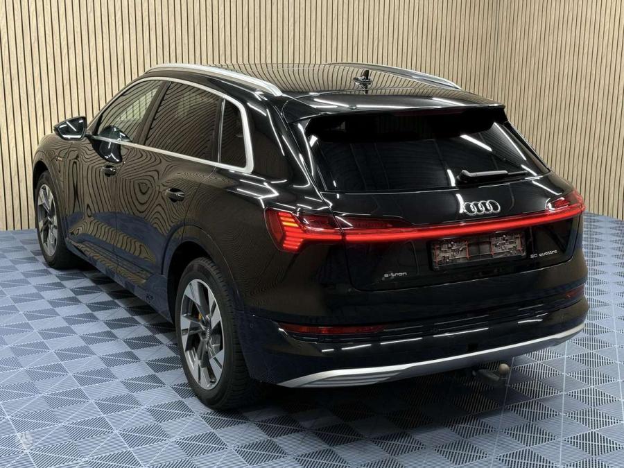Черный Ауди E-Tron 2020 в Мариямполе, объемом двигателя 0.00 л и пробегом 76 тыс. км за 27000 €, фото 12 на AUTOMOTO.COM.LV