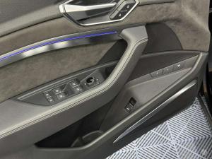 Черный Ауди E-Tron 2020 в Мариямполе, объемом двигателя 0.00 л и пробегом 76 тыс. км за 27000 €, фото 27 на AUTOMOTO.COM.LV