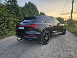 Black Audi E-Tron 2020 in Jelgava, with an engine capacity of 0.00 L and mileage of 85 thousand km for 29500 €, photo  on AUTOMOTO.COM.LV