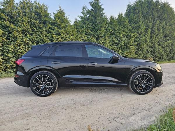 Melns Audi E-Tron 2020 Jelgava, ar dzinēja tilpumu 0.00 L un nobraukumu 85 tūkst. km par 29500 €, foto 7 vietnē AUTOMOTO.COM.LV