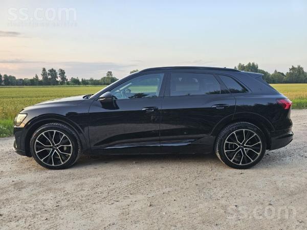 Melns Audi E-Tron 2020 Jelgava, ar dzinēja tilpumu 0.00 L un nobraukumu 85 tūkst. km par 29500 €, foto 8 vietnē AUTOMOTO.COM.LV