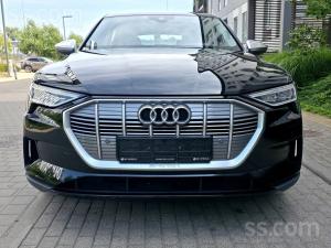 Черный Ауди E-Tron 2020 в Рига, объемом двигателя 0.00 л и пробегом 145 тыс. км за 23490 €, фото 3 на AUTOMOTO.COM.LV