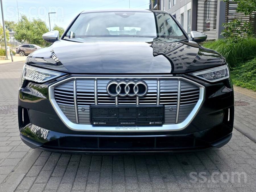 Черный Ауди E-Tron 2020 в Рига, объемом двигателя 0.00 л и пробегом 145 тыс. км за 23490 €, фото 3 на AUTOMOTO.COM.LV
