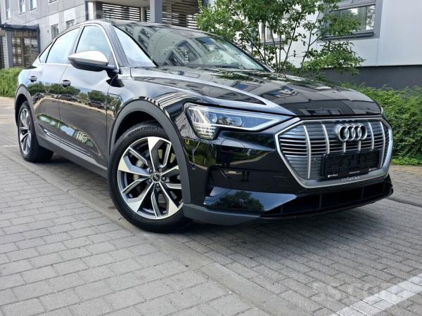 Black Audi E-Tron 2020 in Riga, with an engine capacity of 0.00 L and mileage of 145 thousand km for 23490 €, photo 3 on AUTOMOTO.COM.LV