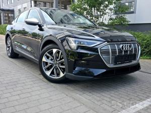 Черный Ауди E-Tron 2020 в Рига, объемом двигателя 0.00 л и пробегом 145 тыс. км за 23490 €, фото 4 на AUTOMOTO.COM.LV