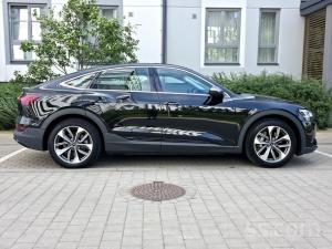 Черный Ауди E-Tron 2020 в Рига, объемом двигателя 0.00 л и пробегом 145 тыс. км за 23490 €, фото 5 на AUTOMOTO.COM.LV