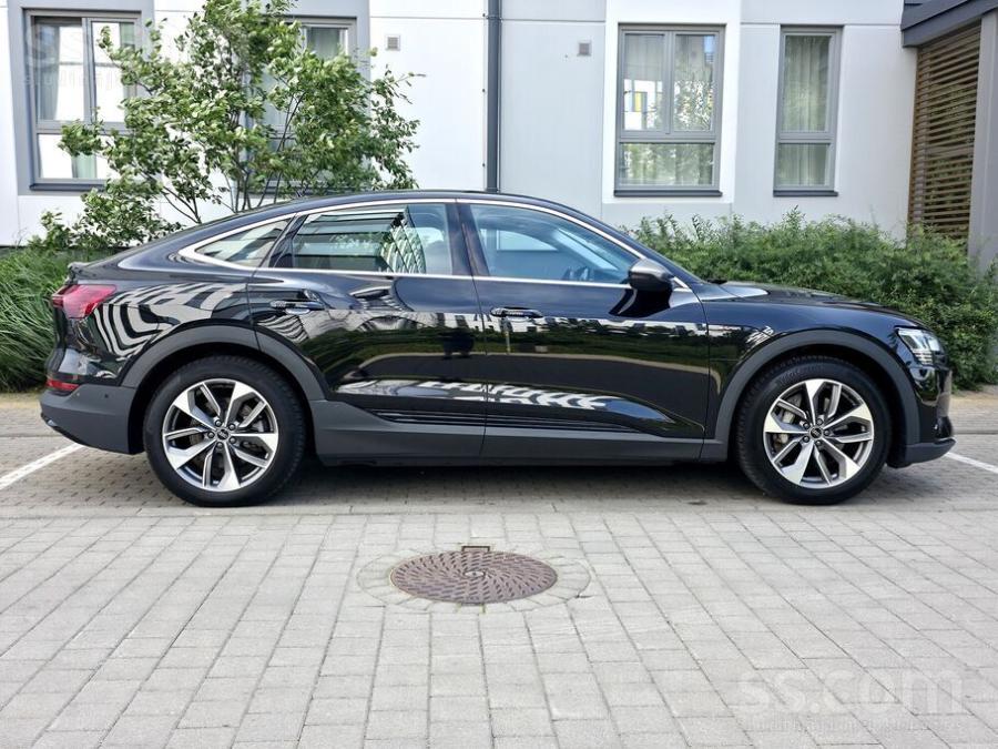 Черный Ауди E-Tron 2020 в Рига, объемом двигателя 0.00 л и пробегом 145 тыс. км за 23490 €, фото 5 на AUTOMOTO.COM.LV