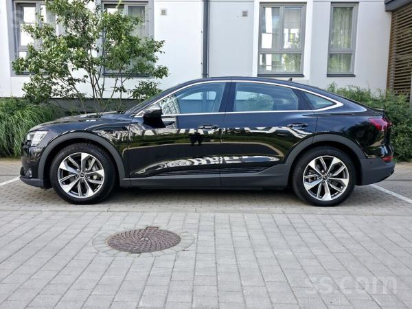 Black Audi E-Tron 2020 in Riga, with an engine capacity of 0.00 L and mileage of 145 thousand km for 23490 €, photo 8 on AUTOMOTO.COM.LV