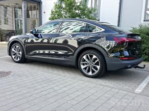 Черный Ауди E-Tron 2020 в Рига, объемом двигателя 0.00 л и пробегом 145 тыс. км за 23490 €, фото 31 на AUTOMOTO.COM.LV