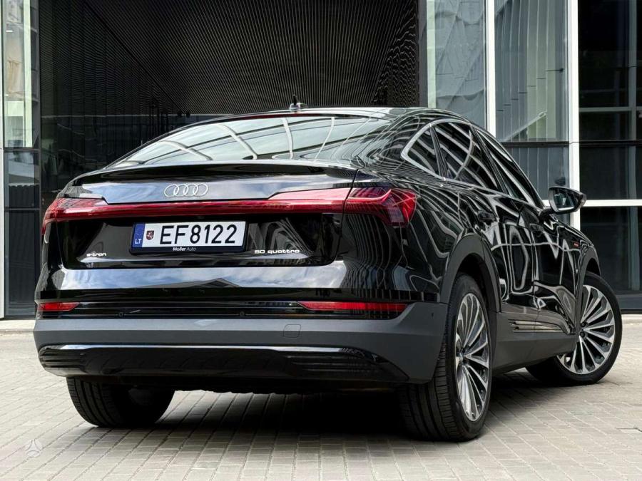 Черный Ауди E-Tron 2020 в Вильнюс, объемом двигателя 0.00 л и пробегом 140 тыс. км за 26290 €, фото 6 на AUTOMOTO.COM.LV