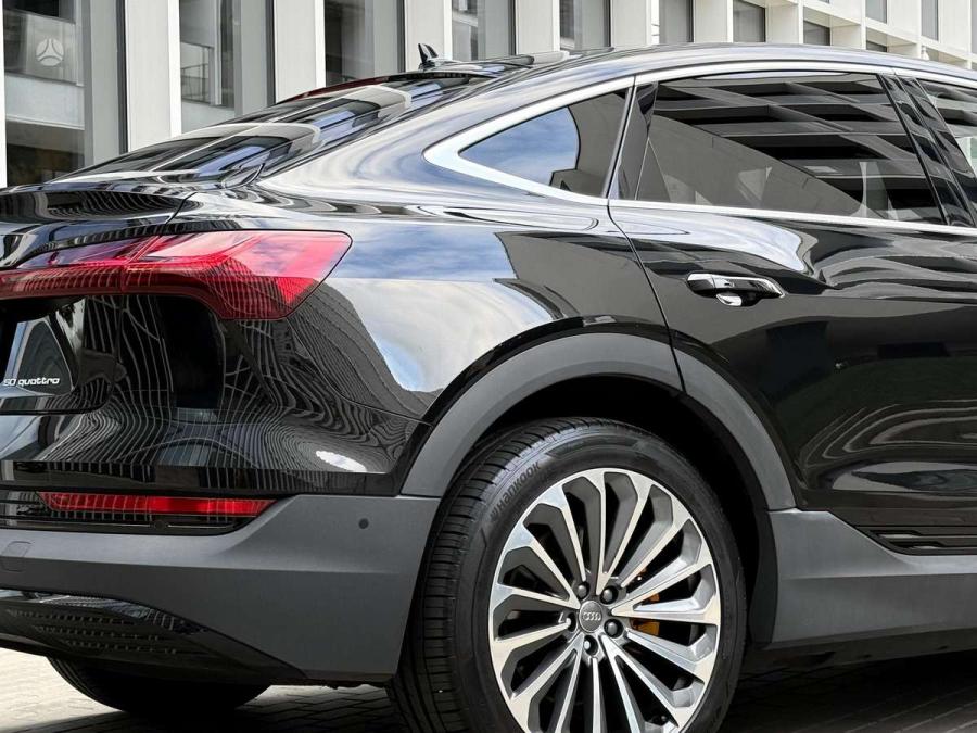 Черный Ауди E-Tron 2020 в Вильнюс, объемом двигателя 0.00 л и пробегом 140 тыс. км за 26290 €, фото 7 на AUTOMOTO.COM.LV