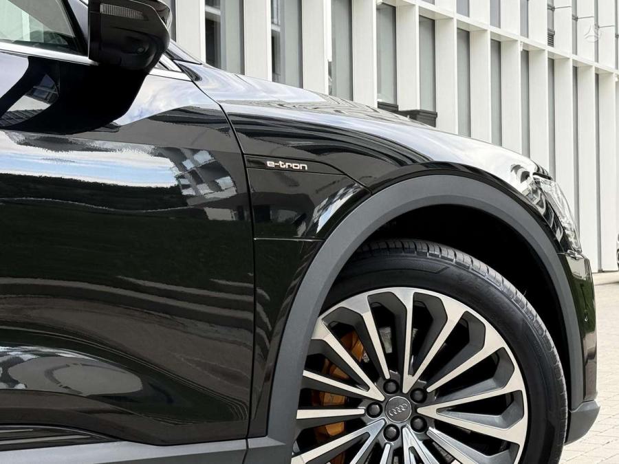 Черный Ауди E-Tron 2020 в Вильнюс, объемом двигателя 0.00 л и пробегом 140 тыс. км за 26290 €, фото 8 на AUTOMOTO.COM.LV