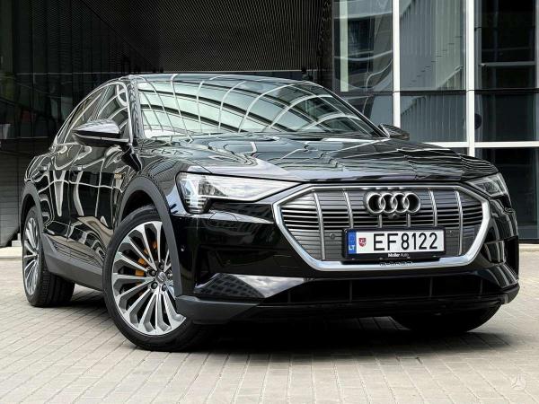 Black Audi E-Tron 2020 in Vilnius, with an engine capacity of 0.00 L and mileage of 140 thousand km for 26290 €, photo 8 on AUTOMOTO.COM.LV