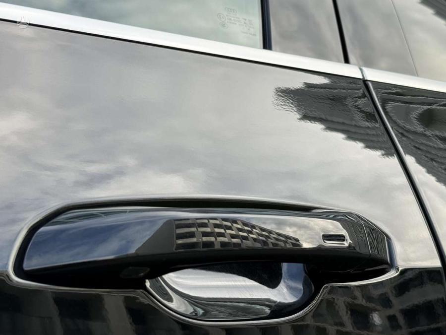 Черный Ауди E-Tron 2020 в Вильнюс, объемом двигателя 0.00 л и пробегом 140 тыс. км за 26290 €, фото 13 на AUTOMOTO.COM.LV