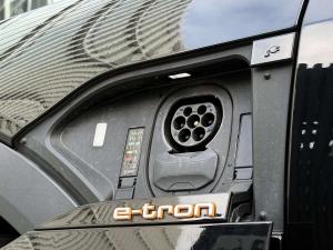 Черный Ауди E-Tron 2020 в Вильнюс, объемом двигателя 0.00 л и пробегом 140 тыс. км за 26290 €, фото 14 на AUTOMOTO.COM.LV