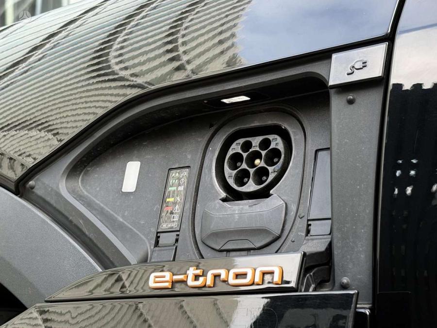 Черный Ауди E-Tron 2020 в Вильнюс, объемом двигателя 0.00 л и пробегом 140 тыс. км за 26290 €, фото 14 на AUTOMOTO.COM.LV