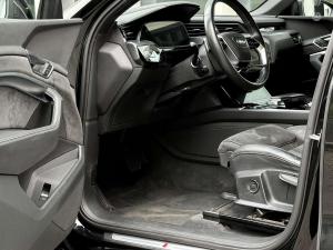 Черный Ауди E-Tron 2020 в Вильнюс, объемом двигателя 0.00 л и пробегом 140 тыс. км за 26290 €, фото 16 на AUTOMOTO.COM.LV