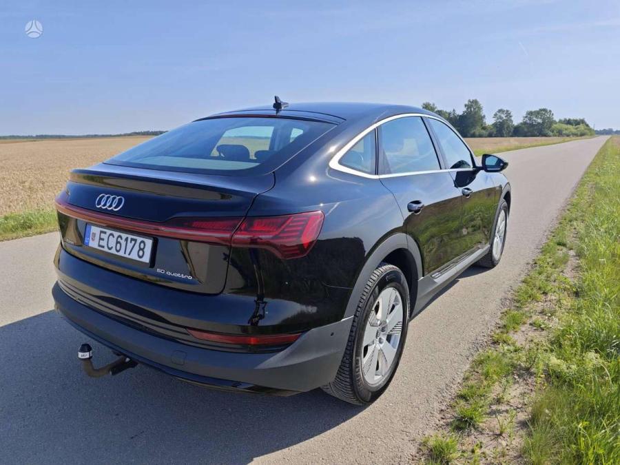 Black Audi E-Tron 2020 in Siauliai, with an engine capacity of 0.00 L and mileage of 169 thousand km for 19800 €, photo 5 on AUTOMOTO.COM.LV