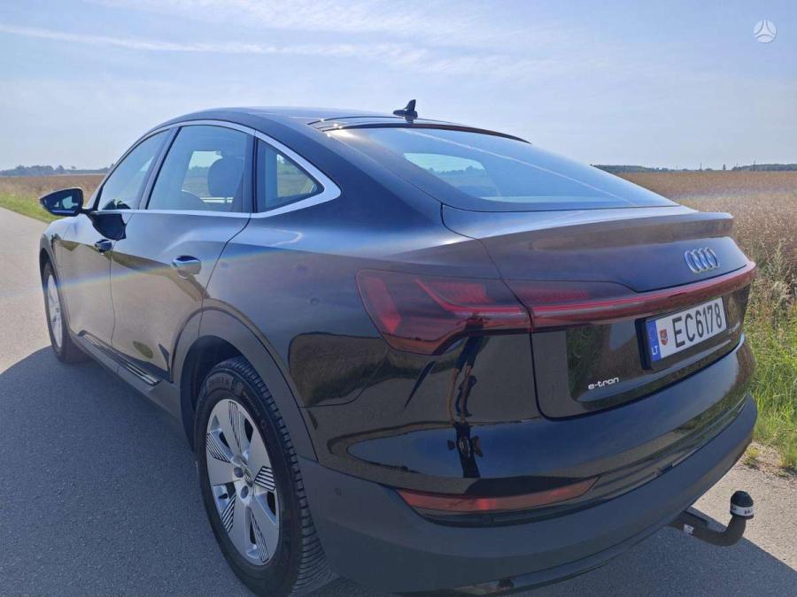 Black Audi E-Tron 2020 in Siauliai, with an engine capacity of 0.00 L and mileage of 169 thousand km for 19800 €, photo 6 on AUTOMOTO.COM.LV