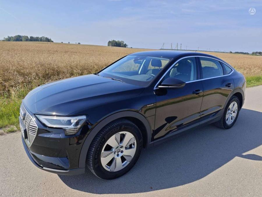 Black Audi E-Tron 2020 in Siauliai, with an engine capacity of 0.00 L and mileage of 169 thousand km for 19800 €, photo 8 on AUTOMOTO.COM.LV