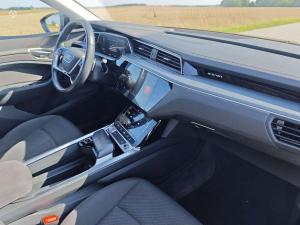 Black Audi E-Tron 2020 in Siauliai, with an engine capacity of 0.00 L and mileage of 169 thousand km for 19800 €, photo 10 on AUTOMOTO.COM.LV