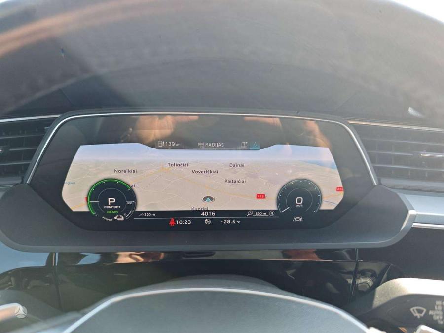 Black Audi E-Tron 2020 in Siauliai, with an engine capacity of 0.00 L and mileage of 169 thousand km for 19800 €, photo 12 on AUTOMOTO.COM.LV