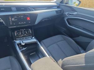 Black Audi E-Tron 2020 in Siauliai, with an engine capacity of 0.00 L and mileage of 169 thousand km for 19800 €, photo 13 on AUTOMOTO.COM.LV