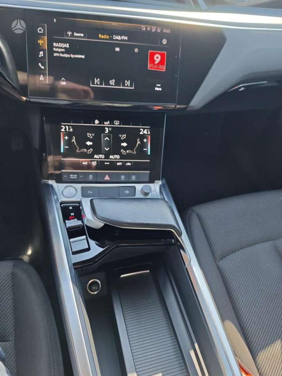 Black Audi E-Tron 2020 in Siauliai, with an engine capacity of 0.00 L and mileage of 169 thousand km for 19800 €, photo 14 on AUTOMOTO.COM.LV