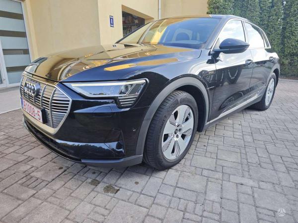 Melns Audi E-Tron 2020 Jelgava, ar dzinēja tilpumu 0.00 L un nobraukumu 179 tūkst. km par 22000 €, foto 1 vietnē AUTOMOTO.COM.LV