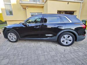 Melns Audi E-Tron 2020 Jelgava, ar dzinēja tilpumu 0.00 L un nobraukumu 179 tūkst. km par 22000 €, foto 3 vietnē AUTOMOTO.COM.LV