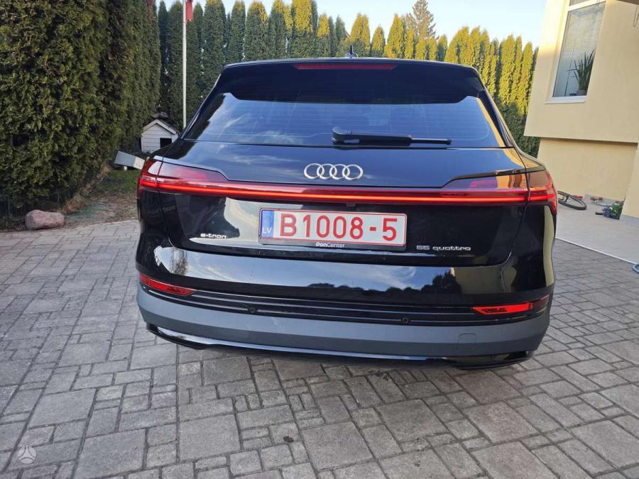 Melns Audi E-Tron 2020 Jelgava, ar dzinēja tilpumu 0.00 L un nobraukumu 179 tūkst. km par 22000 €, foto 5 vietnē AUTOMOTO.COM.LV