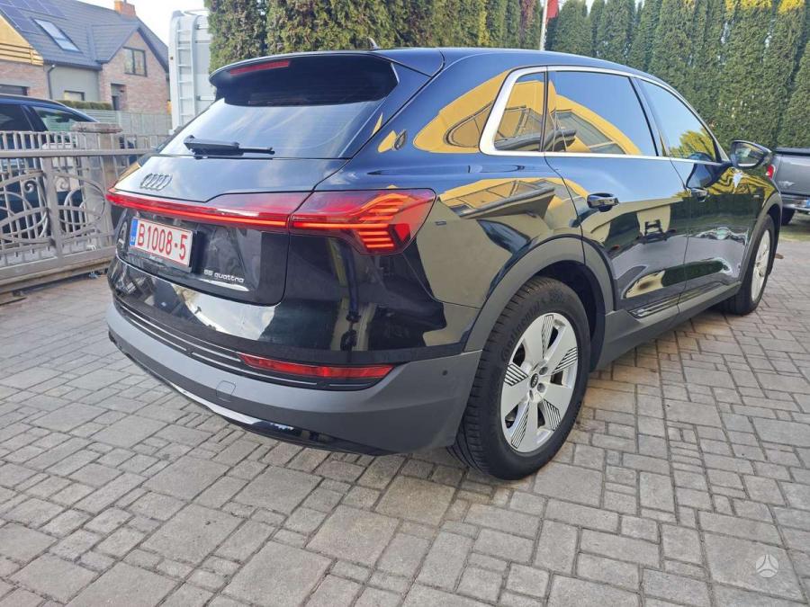 Melns Audi E-Tron 2020 Jelgava, ar dzinēja tilpumu 0.00 L un nobraukumu 179 tūkst. km par 22000 €, foto 6 vietnē AUTOMOTO.COM.LV