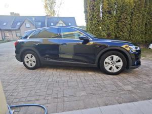 Melns Audi E-Tron 2020 Jelgava, ar dzinēja tilpumu 0.00 L un nobraukumu 179 tūkst. km par 22000 €, foto 7 vietnē AUTOMOTO.COM.LV