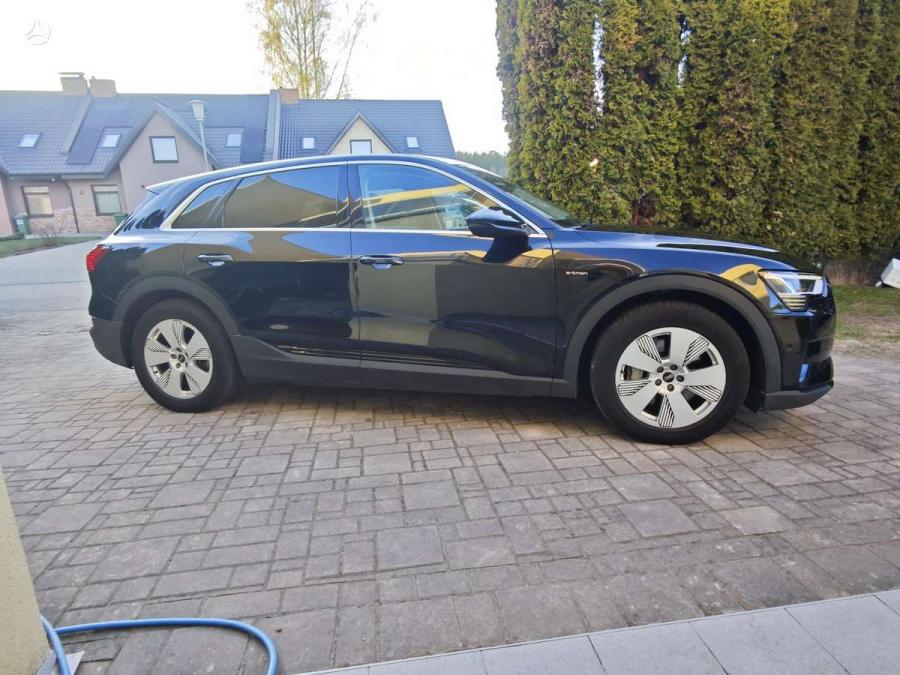 Melns Audi E-Tron 2020 Jelgava, ar dzinēja tilpumu 0.00 L un nobraukumu 179 tūkst. km par 22000 €, foto 7 vietnē AUTOMOTO.COM.LV