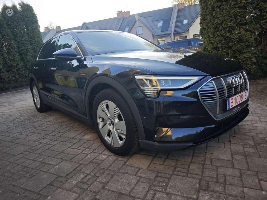 Melns Audi E-Tron 2020 Jelgava, ar dzinēja tilpumu 0.00 L un nobraukumu 179 tūkst. km par 22000 €, foto 8 vietnē AUTOMOTO.COM.LV