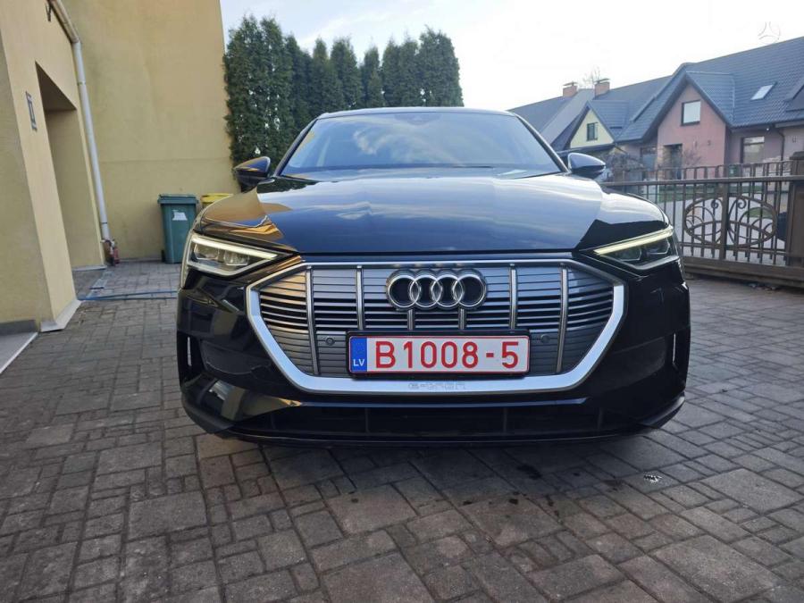 Melns Audi E-Tron 2020 Jelgava, ar dzinēja tilpumu 0.00 L un nobraukumu 179 tūkst. km par 22000 €, foto 9 vietnē AUTOMOTO.COM.LV