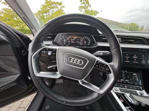 Melns Audi E-Tron 2020 Jelgava, ar dzinēja tilpumu 0.00 L un nobraukumu 179 tūkst. km par 22000 €, foto 10 vietnē AUTOMOTO.COM.LV