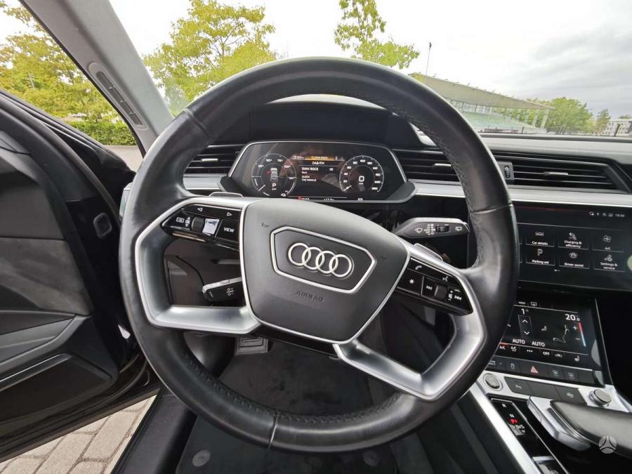 Melns Audi E-Tron 2020 Jelgava, ar dzinēja tilpumu 0.00 L un nobraukumu 179 tūkst. km par 22000 €, foto 10 vietnē AUTOMOTO.COM.LV