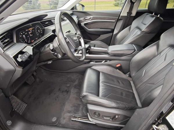 Melns Audi E-Tron 2020 Jelgava, ar dzinēja tilpumu 0.00 L un nobraukumu 179 tūkst. km par 22000 €, foto 10 vietnē AUTOMOTO.COM.LV
