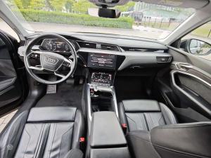 Melns Audi E-Tron 2020 Jelgava, ar dzinēja tilpumu 0.00 L un nobraukumu 179 tūkst. km par 22000 €, foto 14 vietnē AUTOMOTO.COM.LV